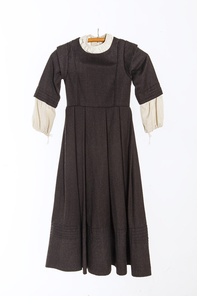 Girls’ Commoner Dress, 1700’s | Thunder Thighs Costumes Ltd.