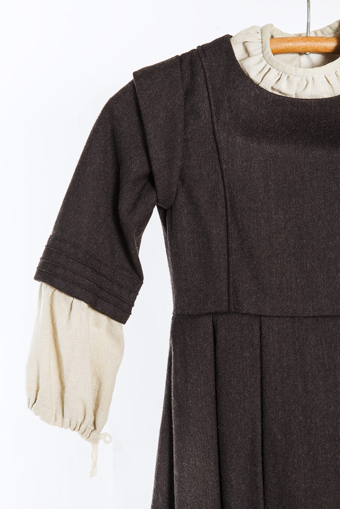 Girls’ Commoner Dress, 1700’s | Thunder Thighs Costumes Ltd.